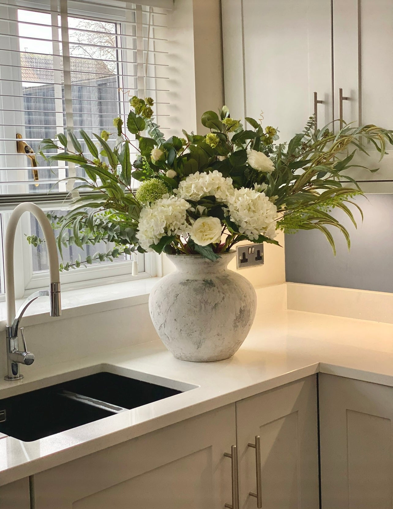 Darcy Antique White Stone Vase – Home Pieces